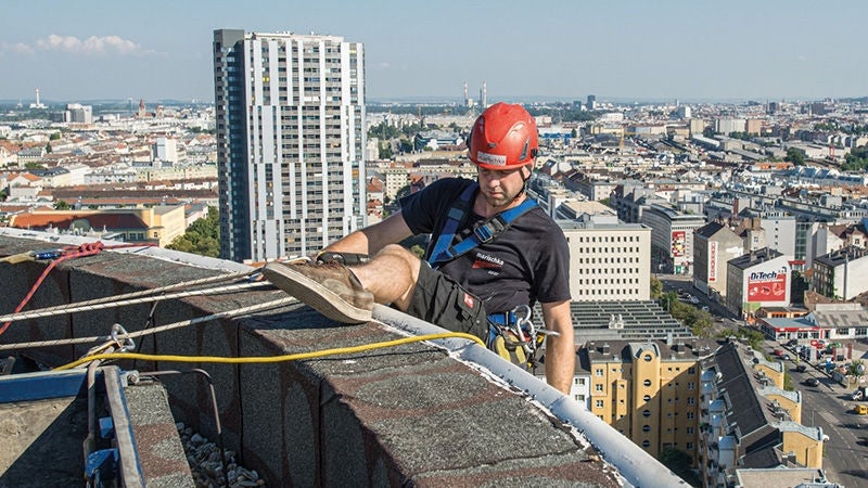 Arbeiten auf dem Dach Sicherheit im Fokus | Sichere Arbeit