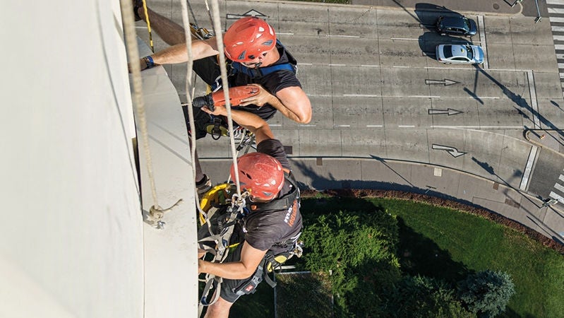 Arbeiten auf dem Dach Sicherheit im Fokus | Sichere Arbeit
